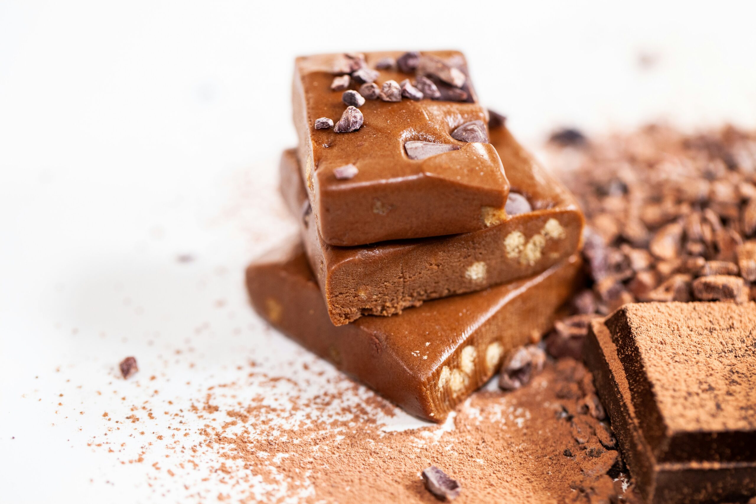 カカオシック（CACAO CHIC）とは？軽やかなくちどけの新食感ピスタチオチョコサンド｜Hearty ♡ Time